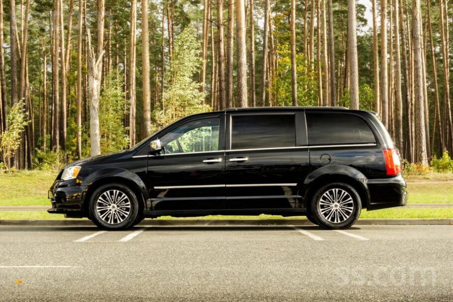 Melns Lancia Voyager 2015 Rīga, ar dzinēja tilpumu 2.80 L un nobraukumu 210 tūkst. km par 10190 €, foto 4 vietnē AUTOMOTO.COM.LV