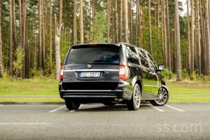 Melns Lancia Voyager 2015 Rīga, ar dzinēja tilpumu 2.80 L un nobraukumu 210 tūkst. km par 10190 €, foto 5 vietnē AUTOMOTO.COM.LV
