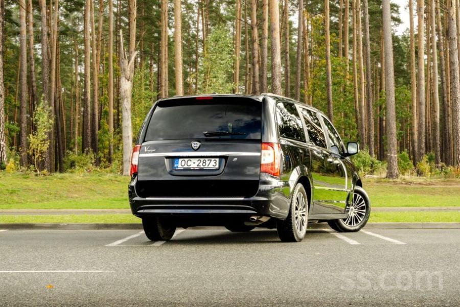 Melns Lancia Voyager 2015 Rīga, ar dzinēja tilpumu 2.80 L un nobraukumu 210 tūkst. km par 10190 €, foto 5 vietnē AUTOMOTO.COM.LV
