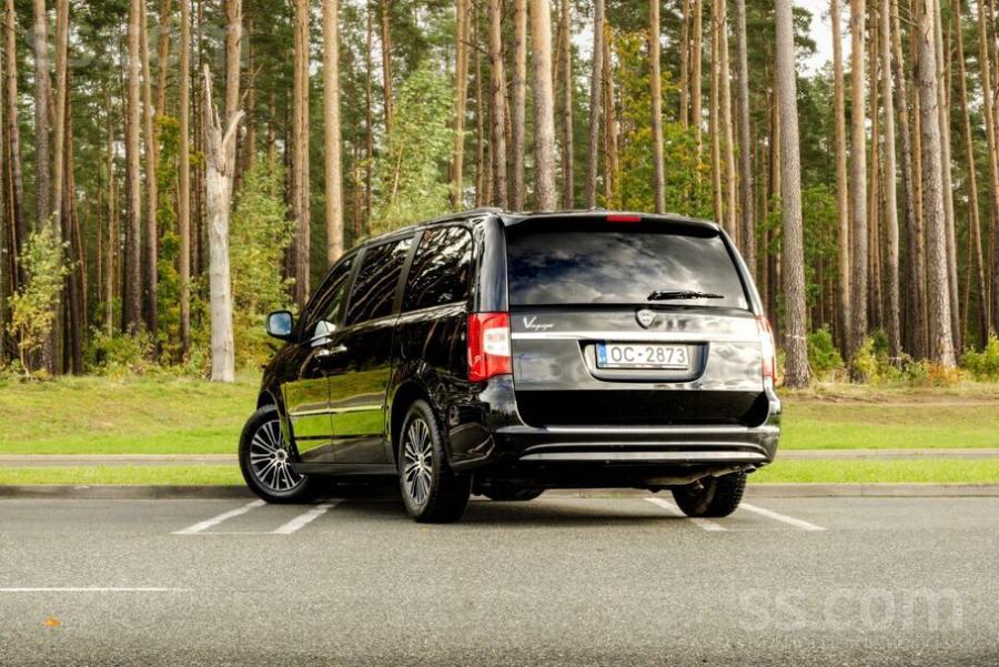 Melns Lancia Voyager 2015 Rīga, ar dzinēja tilpumu 2.80 L un nobraukumu 210 tūkst. km par 10190 €, foto 7 vietnē AUTOMOTO.COM.LV