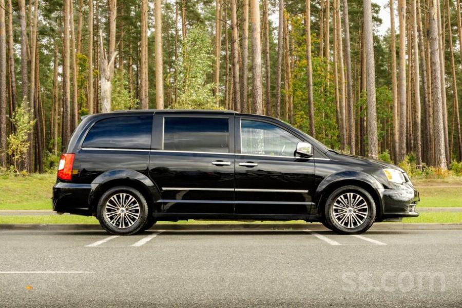 Melns Lancia Voyager 2015 Rīga, ar dzinēja tilpumu 2.80 L un nobraukumu 210 tūkst. km par 10190 €, foto 8 vietnē AUTOMOTO.COM.LV