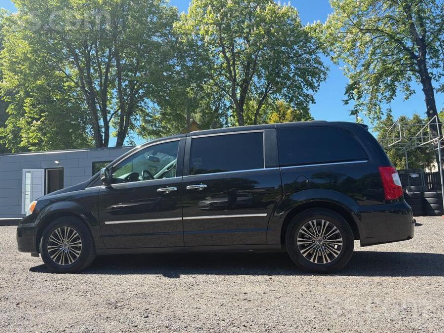 Melns Lancia Voyager 2015 Rīga, ar dzinēja tilpumu 2.80 L un nobraukumu 233 tūkst. km par 7900 €, foto 5 vietnē AUTOMOTO.COM.LV