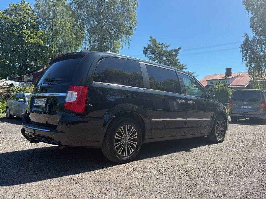 Melns Lancia Voyager 2015 Rīga, ar dzinēja tilpumu 2.80 L un nobraukumu 233 tūkst. km par 7900 €, foto 6 vietnē AUTOMOTO.COM.LV
