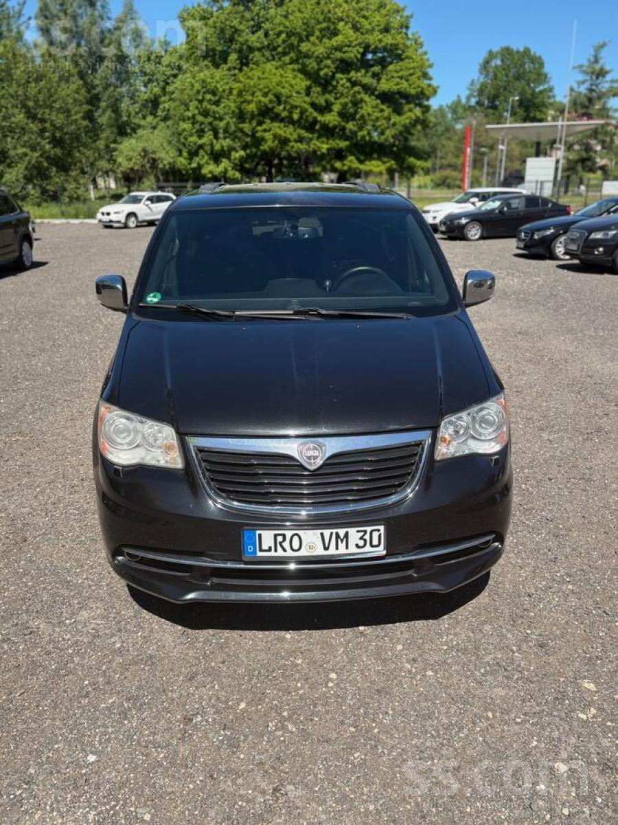 Melns Lancia Voyager 2015 Rīga, ar dzinēja tilpumu 2.80 L un nobraukumu 233 tūkst. km par 7900 €, foto 7 vietnē AUTOMOTO.COM.LV