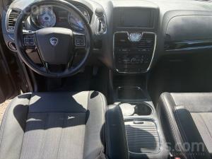Melns Lancia Voyager 2015 Rīga, ar dzinēja tilpumu 2.80 L un nobraukumu 233 tūkst. km par 7900 €, foto 8 vietnē AUTOMOTO.COM.LV