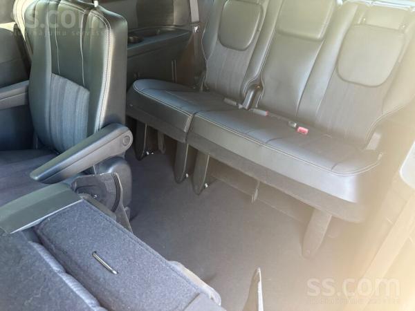 Black Lancia Voyager 2015 in Riga, with an engine capacity of 2.80 L and mileage of 233 thousand km for 7900 €, photo 9 on AUTOMOTO.COM.LV