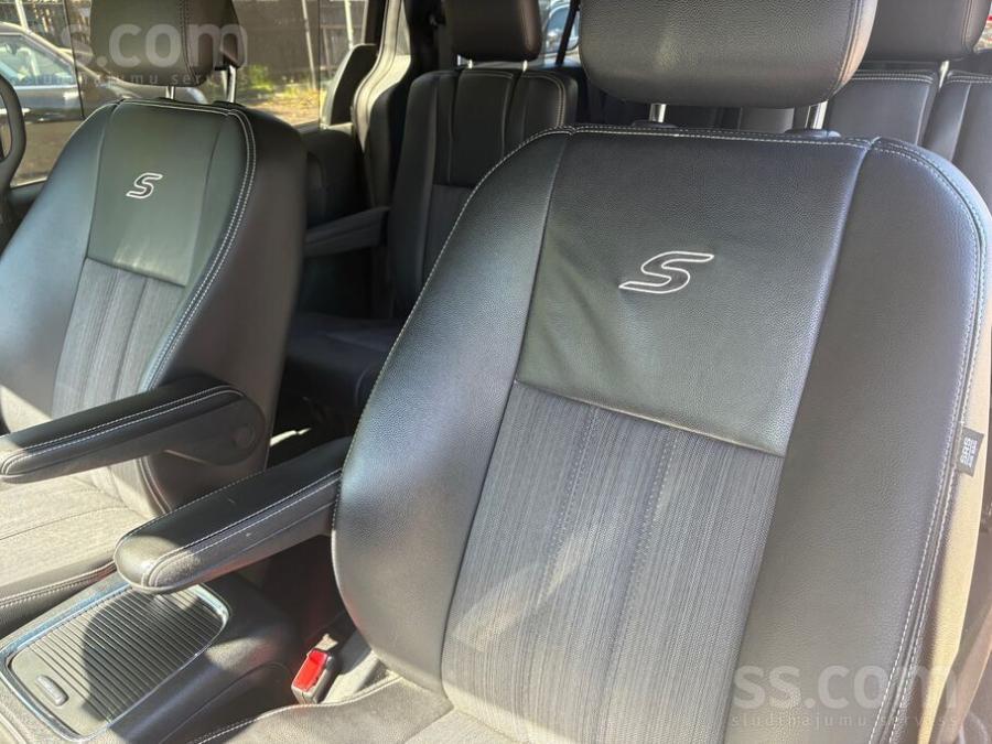 Melns Lancia Voyager 2015 Rīga, ar dzinēja tilpumu 2.80 L un nobraukumu 233 tūkst. km par 7900 €, foto 11 vietnē AUTOMOTO.COM.LV