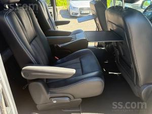 Melns Lancia Voyager 2015 Rīga, ar dzinēja tilpumu 2.80 L un nobraukumu 233 tūkst. km par 7900 €, foto 16 vietnē AUTOMOTO.COM.LV