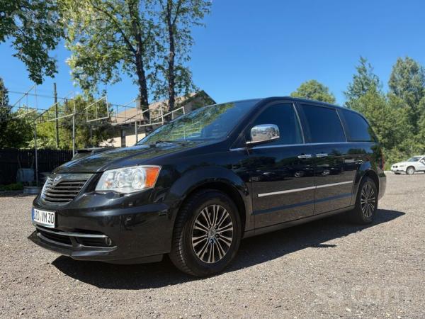 Black Lancia Voyager 2015 in Riga, with an engine capacity of 2.80 L and mileage of 233 thousand km for 7900 €, photo 1 on AUTOMOTO.COM.LV