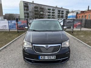 Black Lancia Voyager 2015 in Ventspils, with an engine capacity of 2.80 L and mileage of 290 thousand km for 9500 €, photo 3 on AUTOMOTO.COM.LV