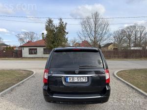 Black Lancia Voyager 2015 in Ventspils, with an engine capacity of 2.80 L and mileage of 290 thousand km for 9500 €, photo 6 on AUTOMOTO.COM.LV