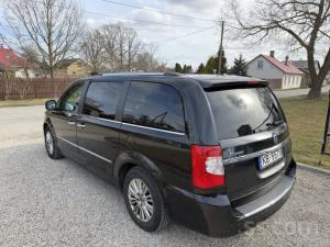 Black Lancia Voyager 2015 in Ventspils, with an engine capacity of 2.80 L and mileage of 290 thousand km for 9500 €, photo 7 on AUTOMOTO.COM.LV