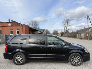 Black Lancia Voyager 2015 in Ventspils, with an engine capacity of 2.80 L and mileage of 290 thousand km for 9500 €, photo 8 on AUTOMOTO.COM.LV