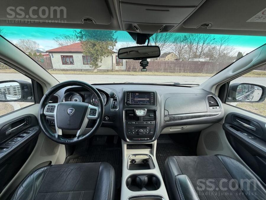 Black Lancia Voyager 2015 in Ventspils, with an engine capacity of 2.80 L and mileage of 290 thousand km for 9500 €, photo 14 on AUTOMOTO.COM.LV