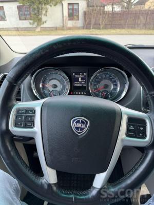 Black Lancia Voyager 2015 in Ventspils, with an engine capacity of 2.80 L and mileage of 290 thousand km for 9500 €, photo 15 on AUTOMOTO.COM.LV