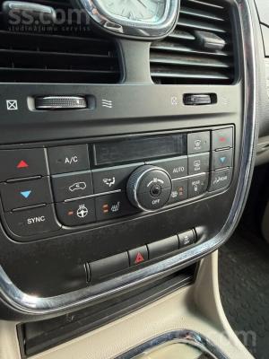 Black Lancia Voyager 2015 in Ventspils, with an engine capacity of 2.80 L and mileage of 290 thousand km for 9500 €, photo 17 on AUTOMOTO.COM.LV