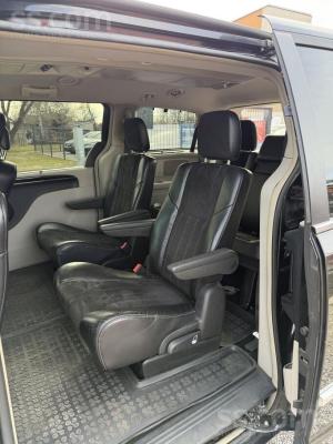 Black Lancia Voyager 2015 in Ventspils, with an engine capacity of 2.80 L and mileage of 290 thousand km for 9500 €, photo 20 on AUTOMOTO.COM.LV