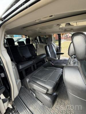 Black Lancia Voyager 2015 in Ventspils, with an engine capacity of 2.80 L and mileage of 290 thousand km for 9500 €, photo 21 on AUTOMOTO.COM.LV