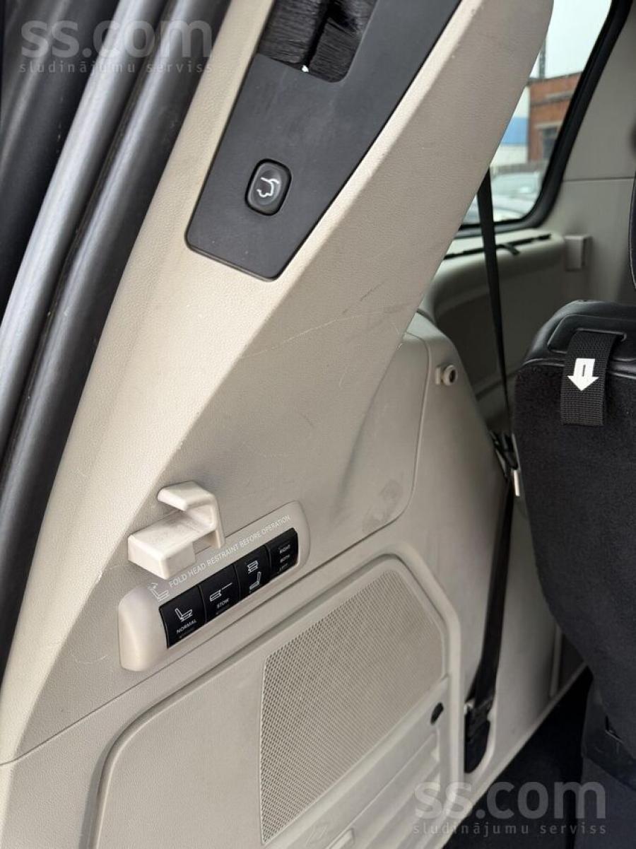 Black Lancia Voyager 2015 in Ventspils, with an engine capacity of 2.80 L and mileage of 290 thousand km for 9500 €, photo 24 on AUTOMOTO.COM.LV