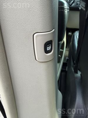 Black Lancia Voyager 2015 in Ventspils, with an engine capacity of 2.80 L and mileage of 290 thousand km for 9500 €, photo 25 on AUTOMOTO.COM.LV