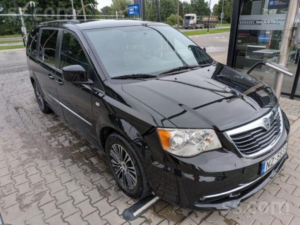 Melns Lancia Voyager 2015 Rīga, ar dzinēja tilpumu 2.80 L un nobraukumu 202 tūkst. km par 13900 €, foto 3 vietnē AUTOMOTO.COM.LV