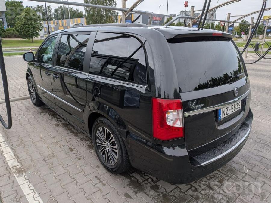 Melns Lancia Voyager 2015 Rīga, ar dzinēja tilpumu 2.80 L un nobraukumu 202 tūkst. km par 13900 €, foto 8 vietnē AUTOMOTO.COM.LV