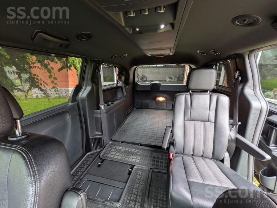 Melns Lancia Voyager 2015 Rīga, ar dzinēja tilpumu 2.80 L un nobraukumu 202 tūkst. km par 13900 €, foto 10 vietnē AUTOMOTO.COM.LV