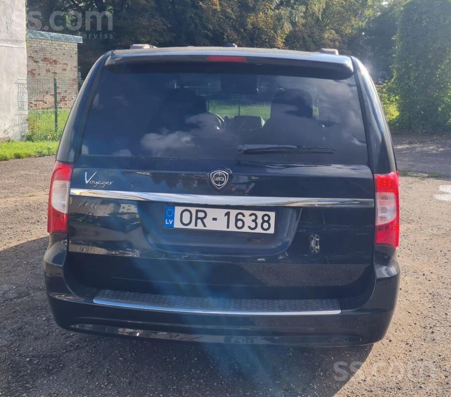 Melns Lancia Voyager 2015 Jelgava, ar dzinēja tilpumu 2.80 L un nobraukumu 0 tūkst. km par 10490 €, foto 10 vietnē AUTOMOTO.COM.LV