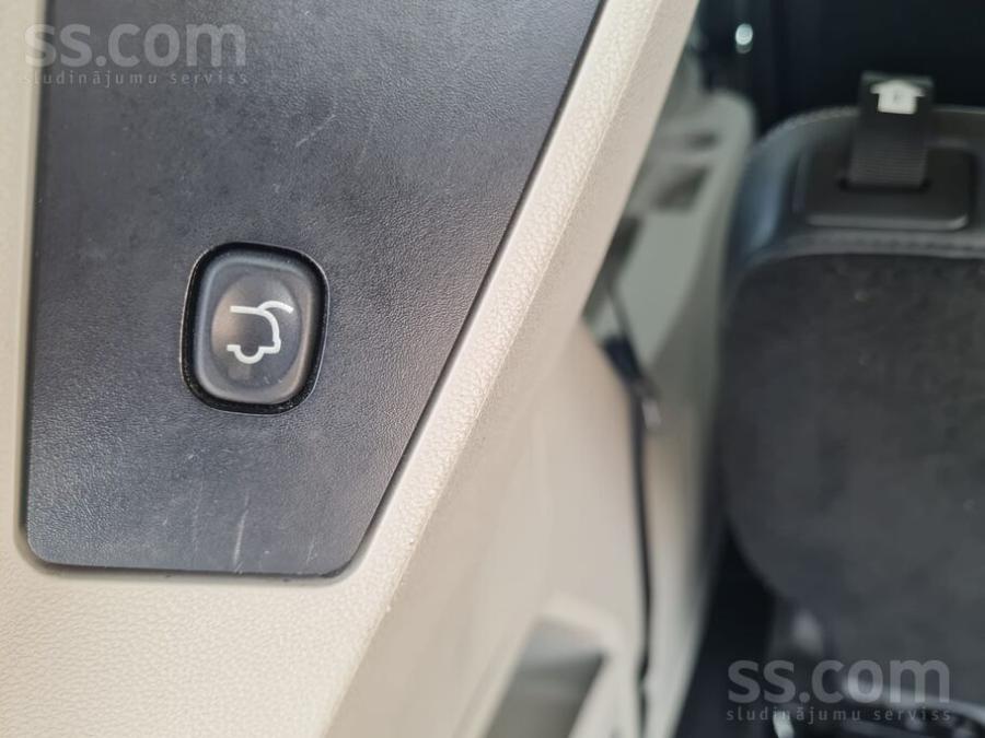 Melns Lancia Voyager 2015 Jelgava, ar dzinēja tilpumu 2.80 L un nobraukumu 0 tūkst. km par 10490 €, foto 12 vietnē AUTOMOTO.COM.LV