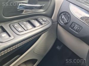 Melns Lancia Voyager 2015 Jelgava, ar dzinēja tilpumu 2.80 L un nobraukumu 0 tūkst. km par 10490 €, foto 15 vietnē AUTOMOTO.COM.LV
