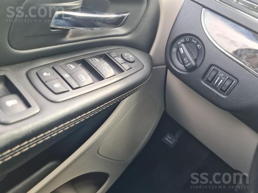 Melns Lancia Voyager 2015 Jelgava, ar dzinēja tilpumu 2.80 L un nobraukumu 0 tūkst. km par 10490 €, foto 15 vietnē AUTOMOTO.COM.LV