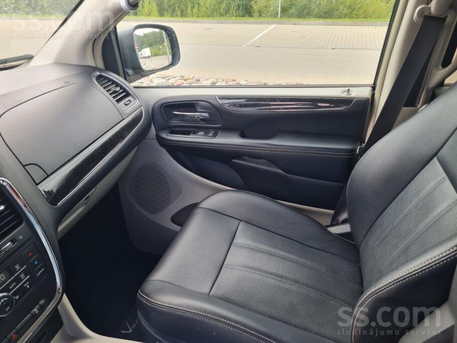 Melns Lancia Voyager 2015 Jelgava, ar dzinēja tilpumu 2.80 L un nobraukumu 0 tūkst. km par 10490 €, foto 16 vietnē AUTOMOTO.COM.LV