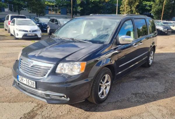 Melns Lancia Voyager 2015 Jelgava, ar dzinēja tilpumu 2.80 L un nobraukumu 192 tūkst. km par 10490 €, foto 3 vietnē AUTOMOTO.COM.LV