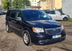 Black Lancia Voyager 2015 in Jelgava, with an engine capacity of 2.80 L and mileage of 192 thousand km for 10490 €, photo 5 on AUTOMOTO.COM.LV