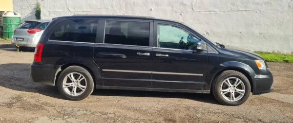 Melns Lancia Voyager 2015 Jelgava, ar dzinēja tilpumu 2.80 L un nobraukumu 192 tūkst. km par 10490 €, foto 5 vietnē AUTOMOTO.COM.LV