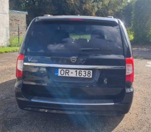 Black Lancia Voyager 2015 in Jelgava, with an engine capacity of 2.80 L and mileage of 192 thousand km for 10490 €, photo 10 on AUTOMOTO.COM.LV