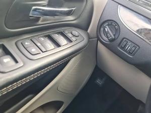 Black Lancia Voyager 2015 in Jelgava, with an engine capacity of 2.80 L and mileage of 192 thousand km for 10490 €, photo 15 on AUTOMOTO.COM.LV