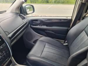 Black Lancia Voyager 2015 in Jelgava, with an engine capacity of 2.80 L and mileage of 192 thousand km for 10490 €, photo 16 on AUTOMOTO.COM.LV