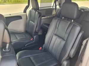 Black Lancia Voyager 2015 in Jelgava, with an engine capacity of 2.80 L and mileage of 192 thousand km for 10490 €, photo 17 on AUTOMOTO.COM.LV