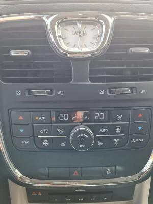 Black Lancia Voyager 2015 in Jelgava, with an engine capacity of 2.80 L and mileage of 192 thousand km for 10490 €, photo 20 on AUTOMOTO.COM.LV