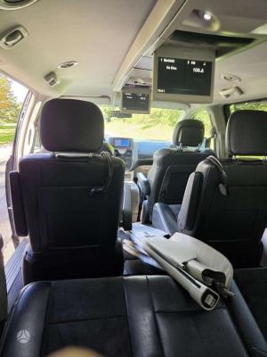 Black Lancia Voyager 2015 in Sirvintos, with an engine capacity of 2.80 L and mileage of 286 thousand km for 6200 €, photo 9 on AUTOMOTO.COM.LV