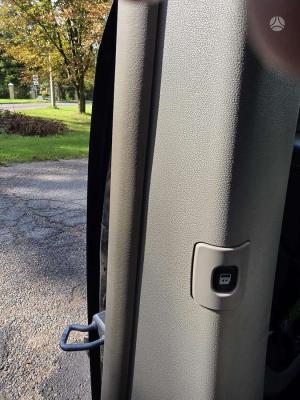 Black Lancia Voyager 2015 in Sirvintos, with an engine capacity of 2.80 L and mileage of 286 thousand km for 6200 €, photo 14 on AUTOMOTO.COM.LV
