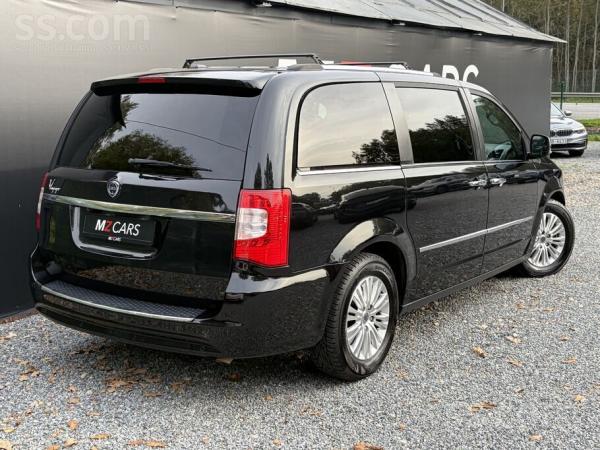 Melns Lancia Voyager 2015 Rīga, ar dzinēja tilpumu 2.80 L un nobraukumu 231 tūkst. km par 10590 €, foto 5 vietnē AUTOMOTO.COM.LV