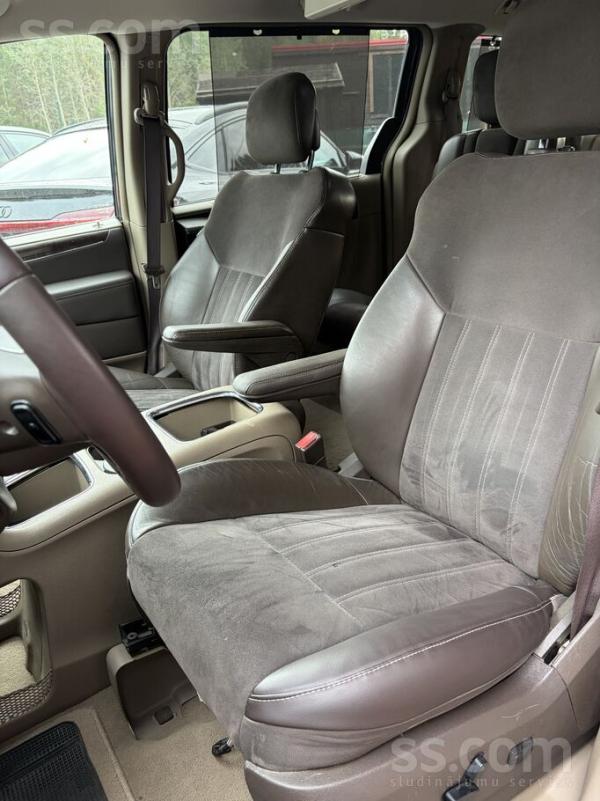 Melns Lancia Voyager 2015 Rīga, ar dzinēja tilpumu 2.80 L un nobraukumu 231 tūkst. km par 10590 €, foto 8 vietnē AUTOMOTO.COM.LV