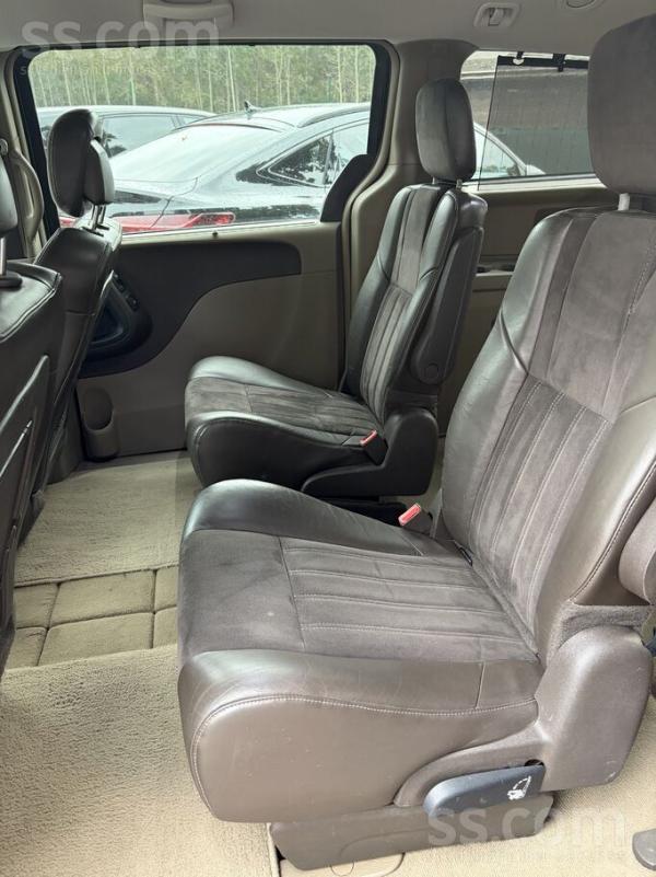Melns Lancia Voyager 2015 Rīga, ar dzinēja tilpumu 2.80 L un nobraukumu 231 tūkst. km par 10590 €, foto 9 vietnē AUTOMOTO.COM.LV