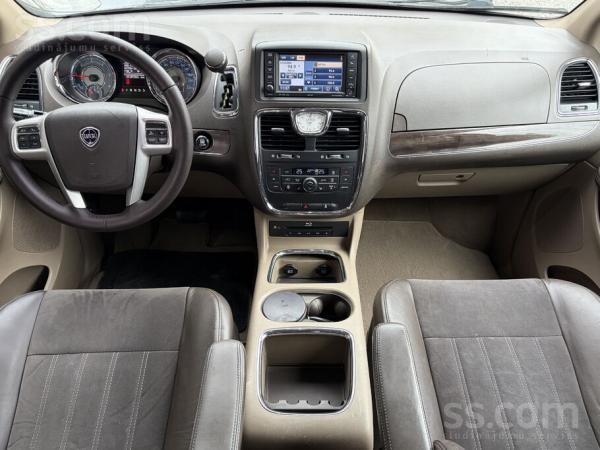 Melns Lancia Voyager 2015 Rīga, ar dzinēja tilpumu 2.80 L un nobraukumu 231 tūkst. km par 10590 €, foto 10 vietnē AUTOMOTO.COM.LV