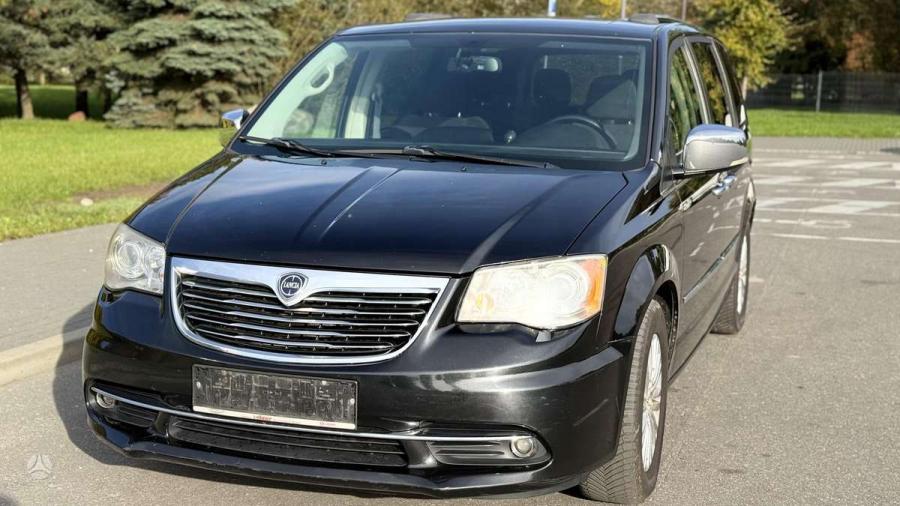 Melns Lancia Voyager 2015 Panevēža, ar dzinēja tilpumu 2.80 L un nobraukumu 254 tūkst. km par 4700 €, foto 4 vietnē AUTOMOTO.COM.LV