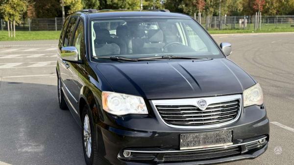 Melns Lancia Voyager 2015 Panevēža, ar dzinēja tilpumu 2.80 L un nobraukumu 254 tūkst. km par 4700 €, foto 5 vietnē AUTOMOTO.COM.LV