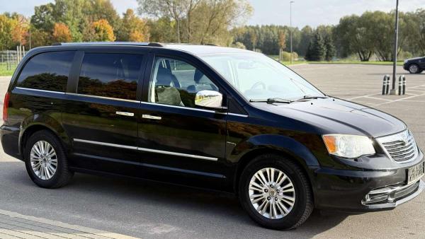Melns Lancia Voyager 2015 Panevēža, ar dzinēja tilpumu 2.80 L un nobraukumu 254 tūkst. km par 4700 €, foto 6 vietnē AUTOMOTO.COM.LV
