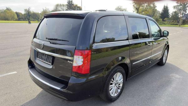 Melns Lancia Voyager 2015 Panevēža, ar dzinēja tilpumu 2.80 L un nobraukumu 254 tūkst. km par 4700 €, foto 8 vietnē AUTOMOTO.COM.LV